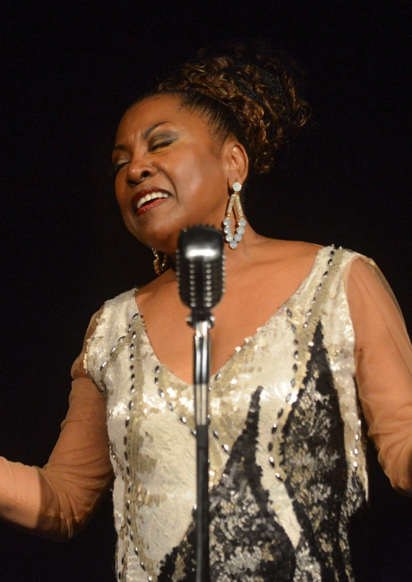 Rosa Marya Colin volta a lançar álbum de inéditas | VidaEArte | OPOVO+