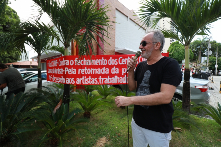 "Fechar o CCBNB é um ato arbitrário", diz o guitarrista Mimi Rocha