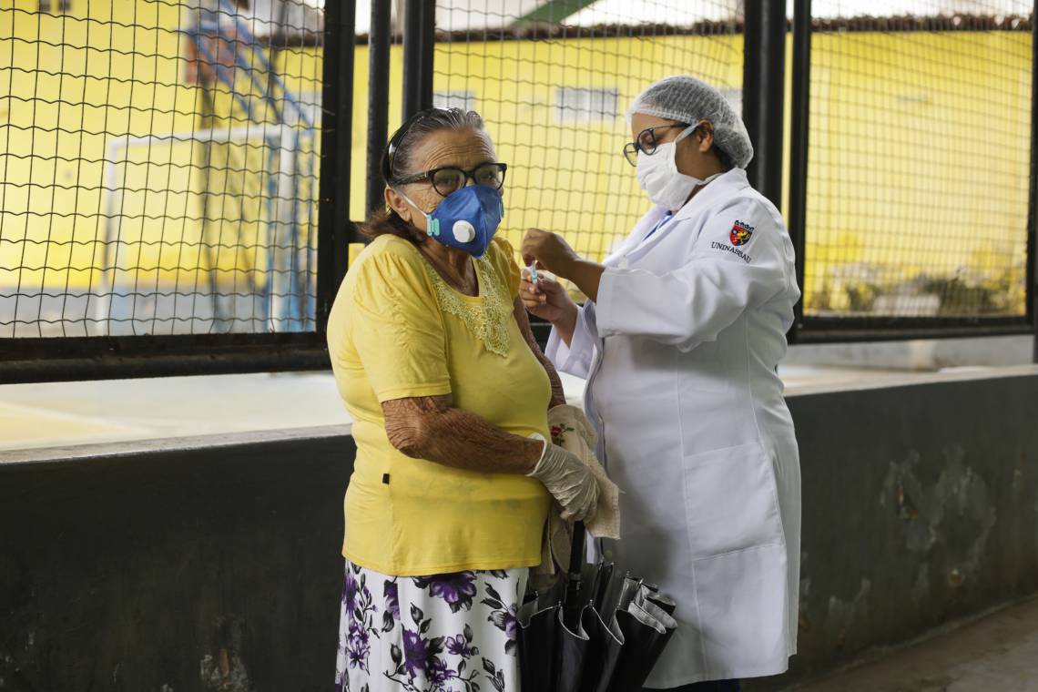 Em Fortaleza, 243 mil pessoas já foram imunizadas contra H1N1, H2N3 e ...