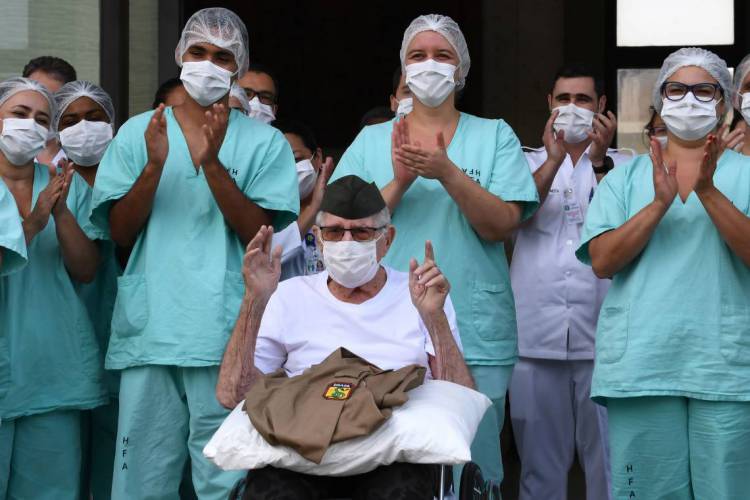 Aos 99 anos, militar veterano da 2ª Guerra Mundial se cura do novo ...