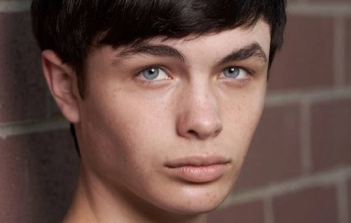 Ator Logan Williams morreu por overdose de remédios, confirma mãe ...