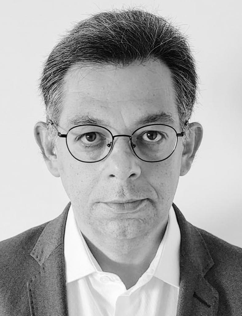 Alessander Sales: A democracia e seus fanáticos | Opinião | OPOVO+