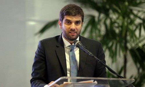 Mercado desconfia da Ambev e ações derretem mais de 5% na semana ...