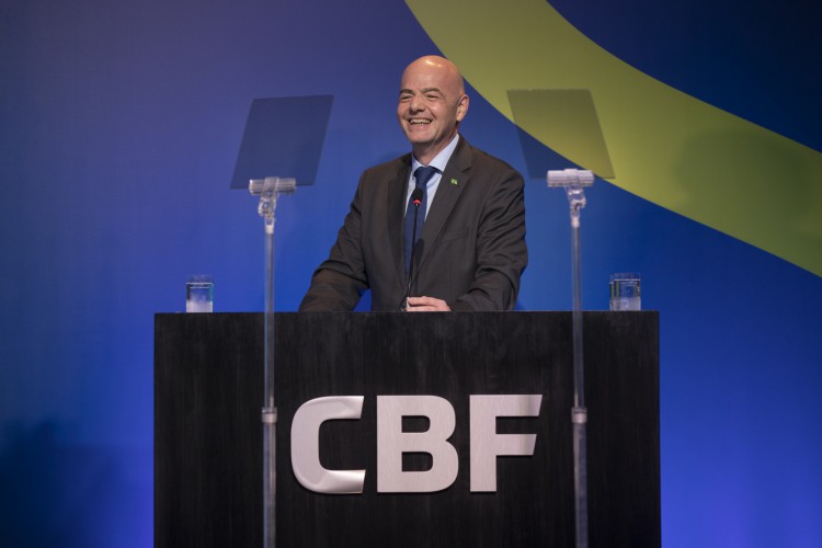 Presidente da Fifa promete decisão sobre Copa do Mundo bienal "antes do ...