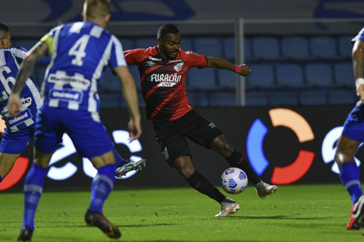 Copa do Brasil: Avaí e Athletico-PR empatam em jogo de ida em SC
