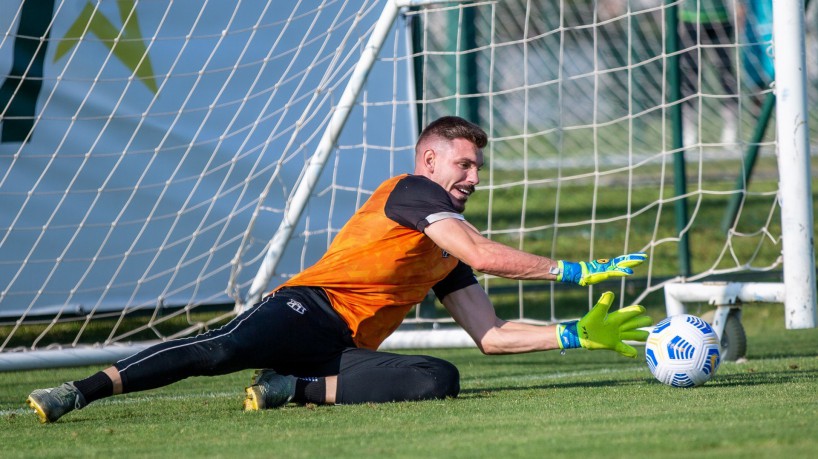 João Ricardo defendeu 86% das bolas que foram em direção ao gol do ...