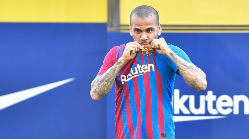 Daniel Alves é apresentado pelo Barcelona nesta quarta: "sensação ...