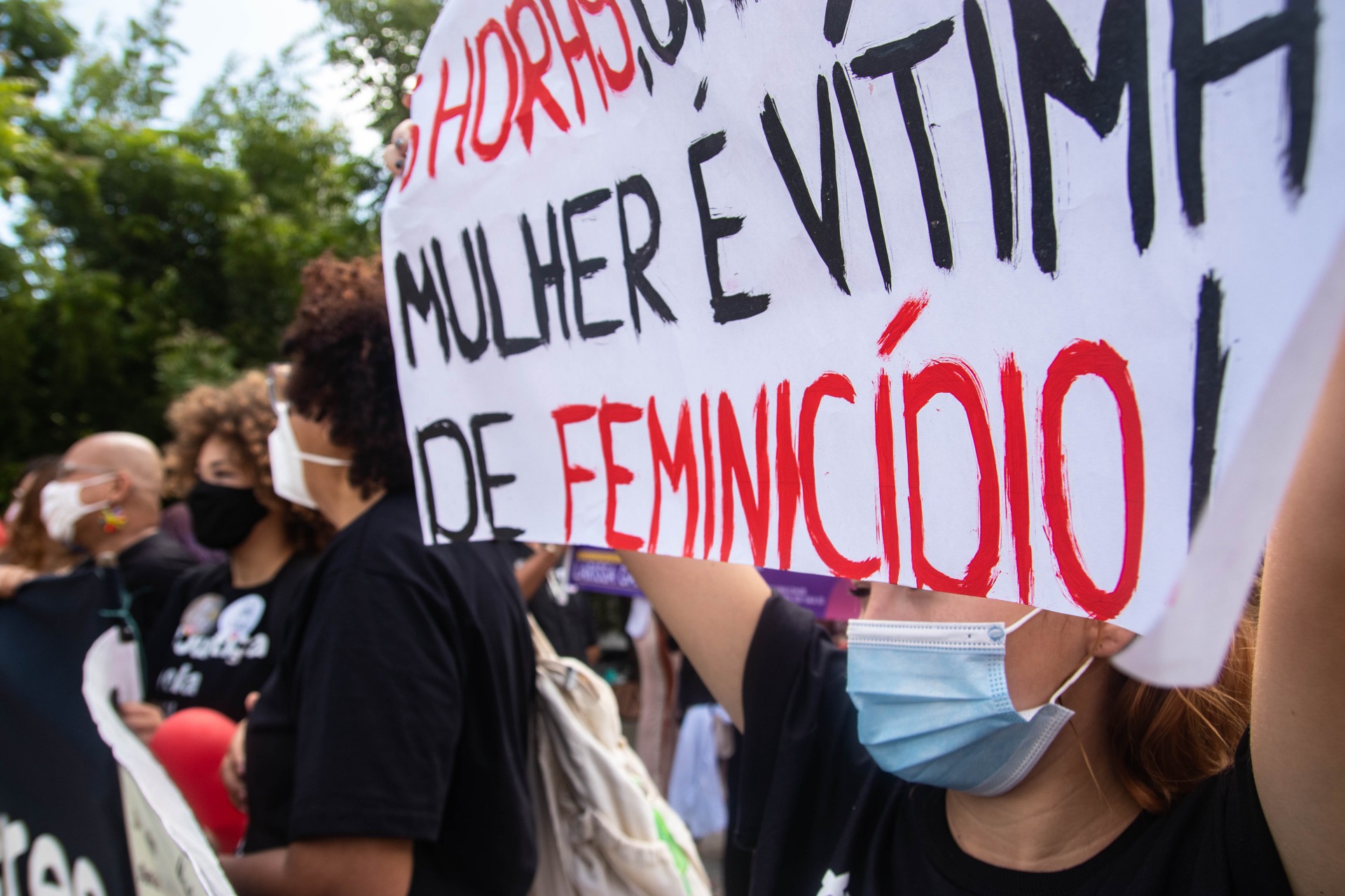 Feminicídio e a "guerra" contra as mulheres | Kalina Gondim | OPOVO+