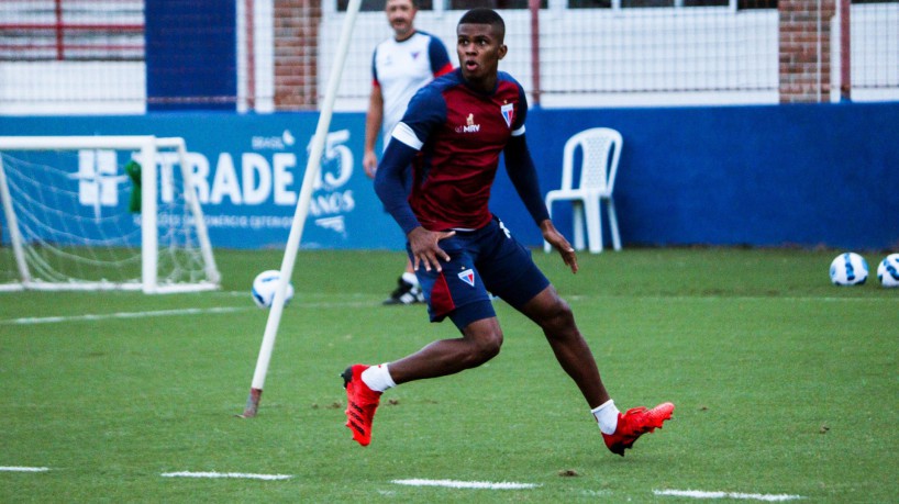 Ceballos volta a treinar em grupo e é opção para o Fortaleza diante do ...