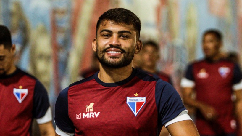 Fortaleza libera Ronald de jogo contra o Palmeiras para nascimento do filho