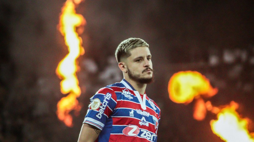 Crispim e Benevenuto também sofreram agressão em protesto da torcida do ...