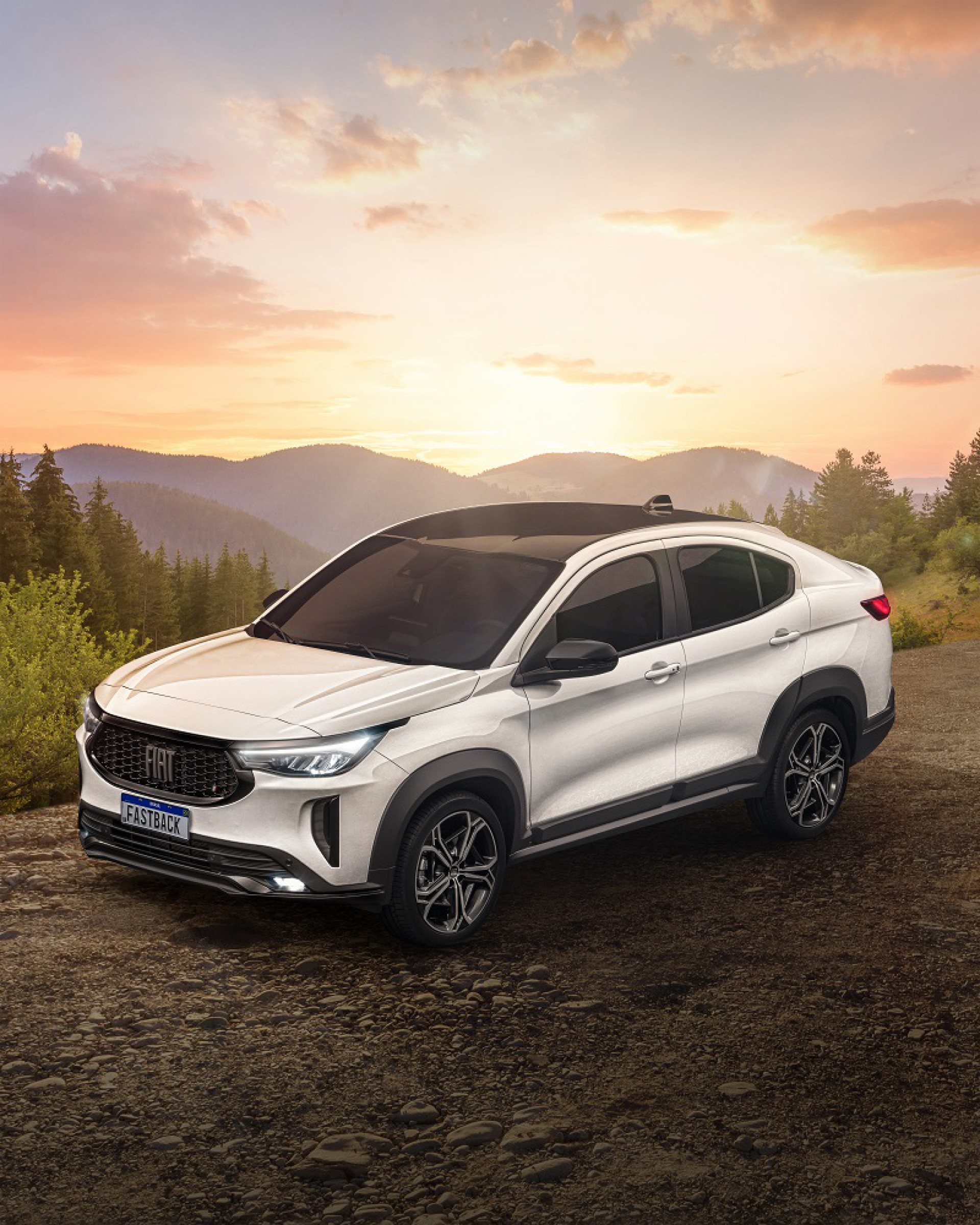 Fiat revela exterior completo do Fastback