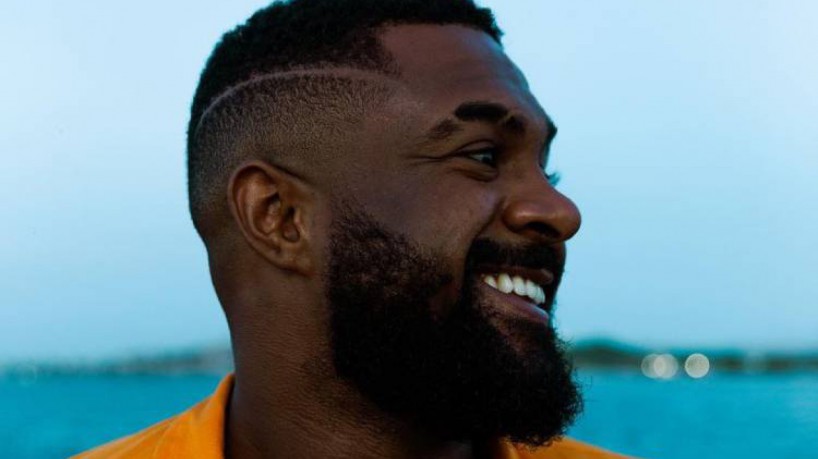 Baco Exu do Blues lança clipe da música "20 Ligações"; veja