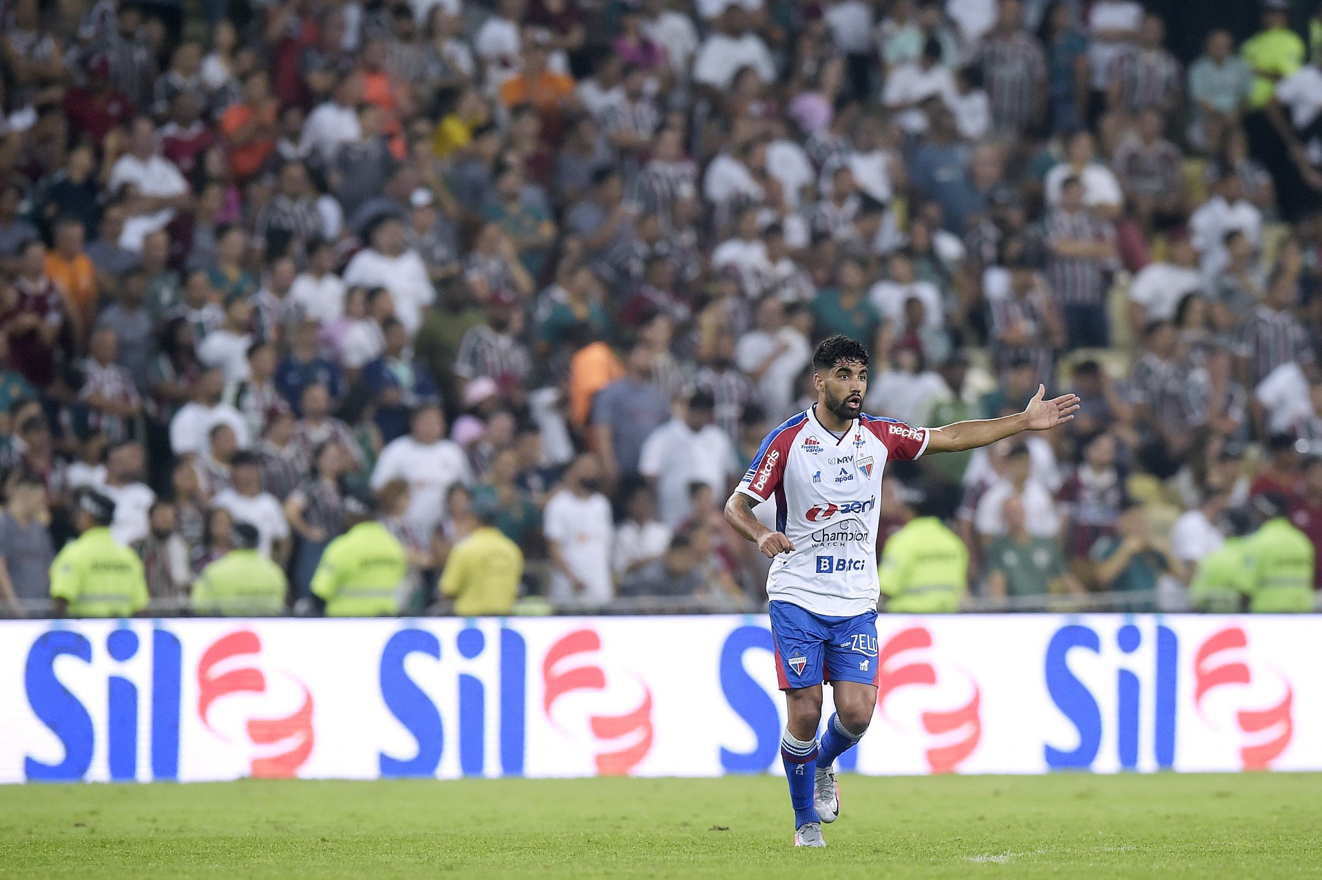 Fortaleza tem a difícil missão de vencer o Athletico-PR na Baixada pela ...