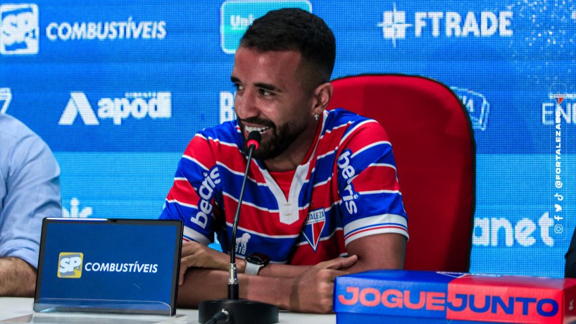 Caio Alexandre é apresentado pelo Fortaleza e diz: "Minha felicidade é ...
