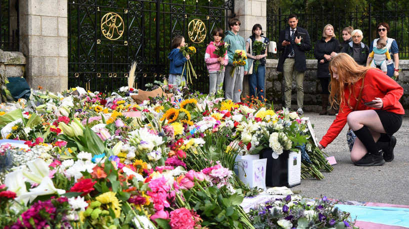 Britânicos choram por Elizabeth II: 'Sempre será minha rainha'