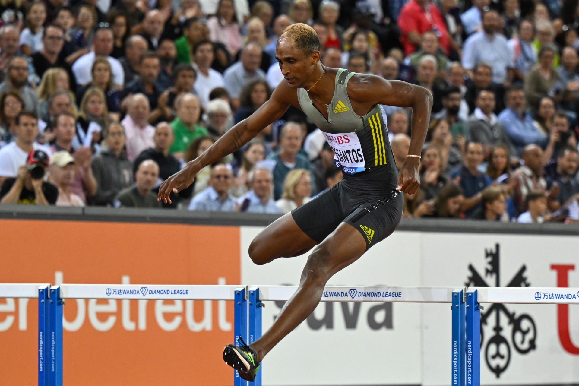 Alison dos Santos fecha ano perfeito nos 400m com barreiras com ouro na ...