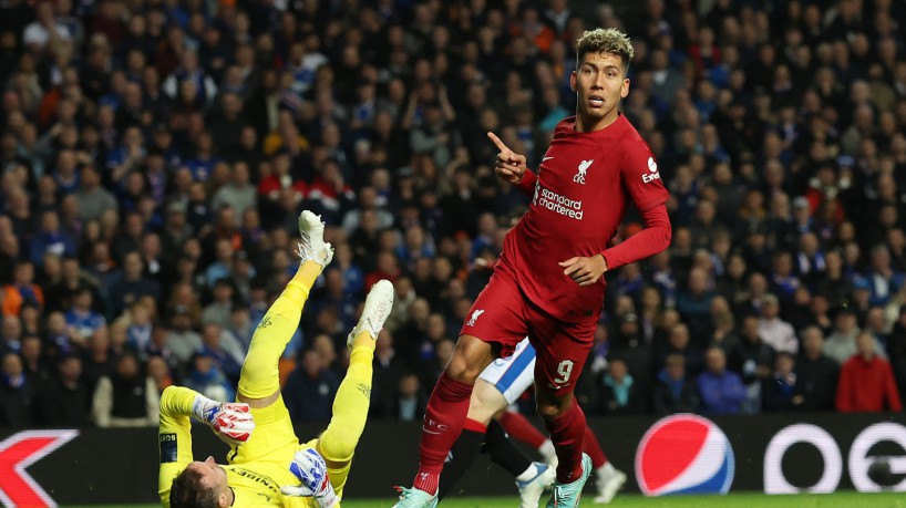 De saída do Liverpool, Firmino volta de lesão para atuar em despedida ...