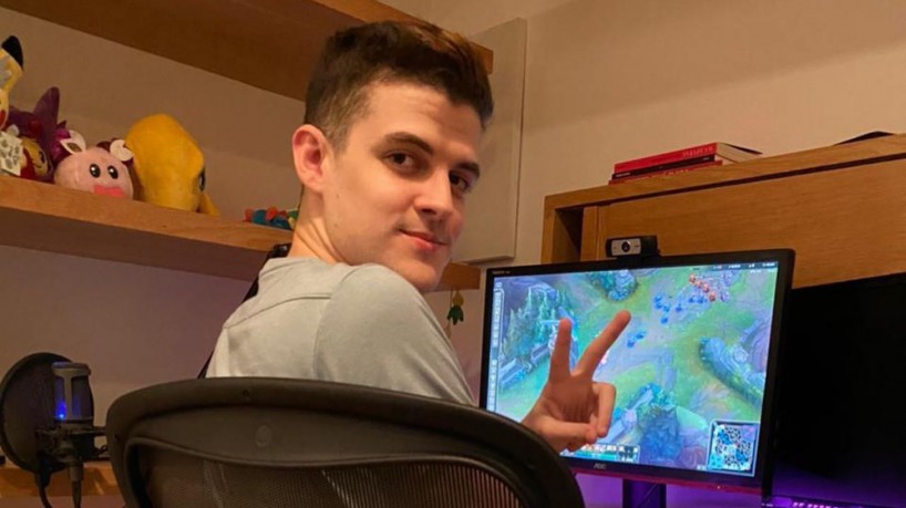 Jogador de eSports é acusado de racismo relacionamento abusivo