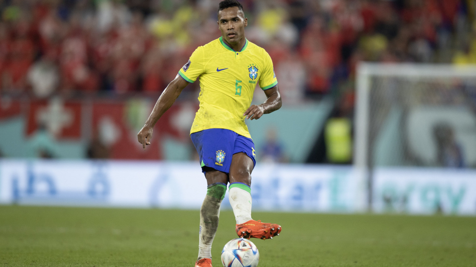 Alex Sandro treina com bola e pode reforçar seleção brasileira contra a ...