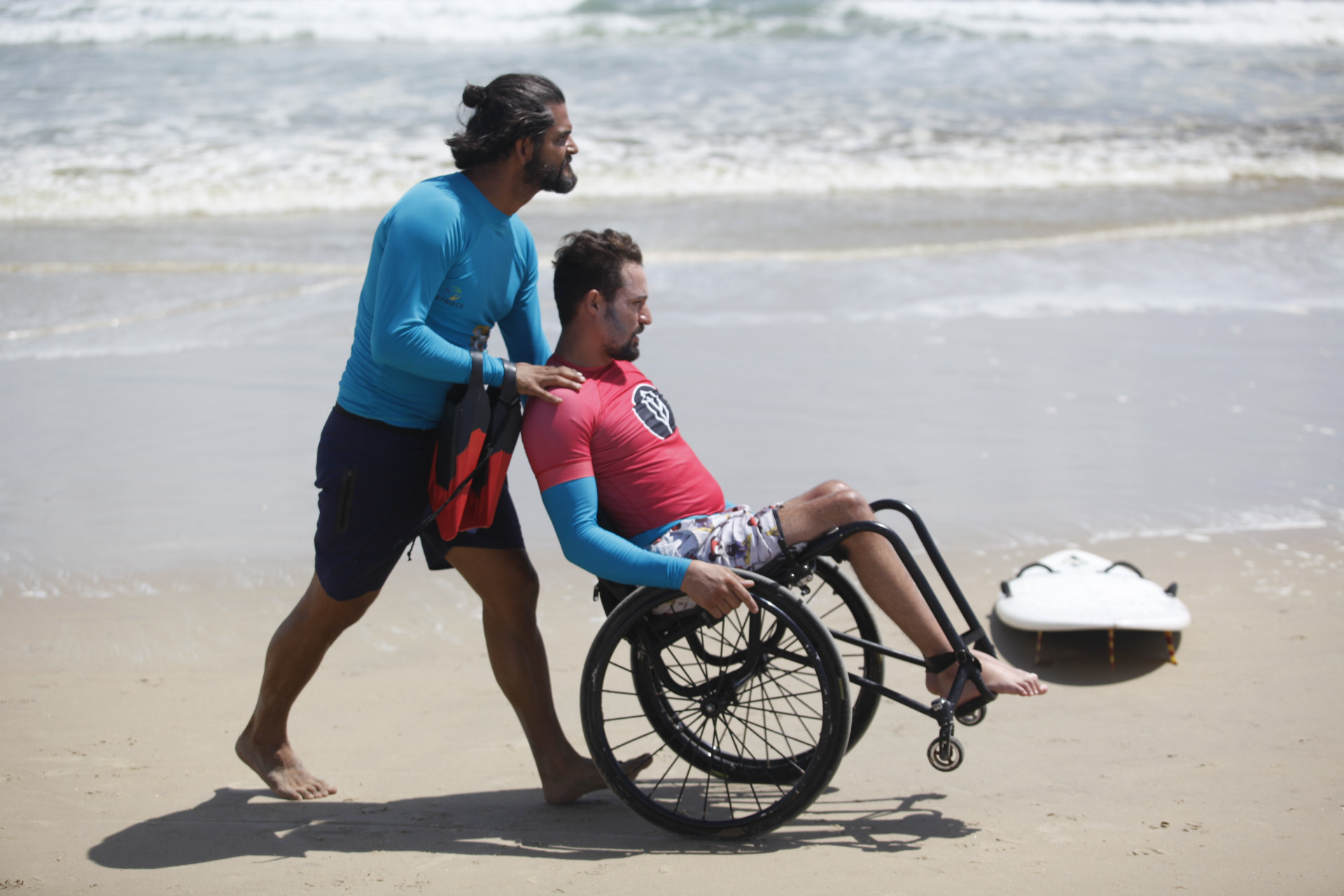 Inclusão e celebração do esporte marcam festival de surfe adaptado na ...