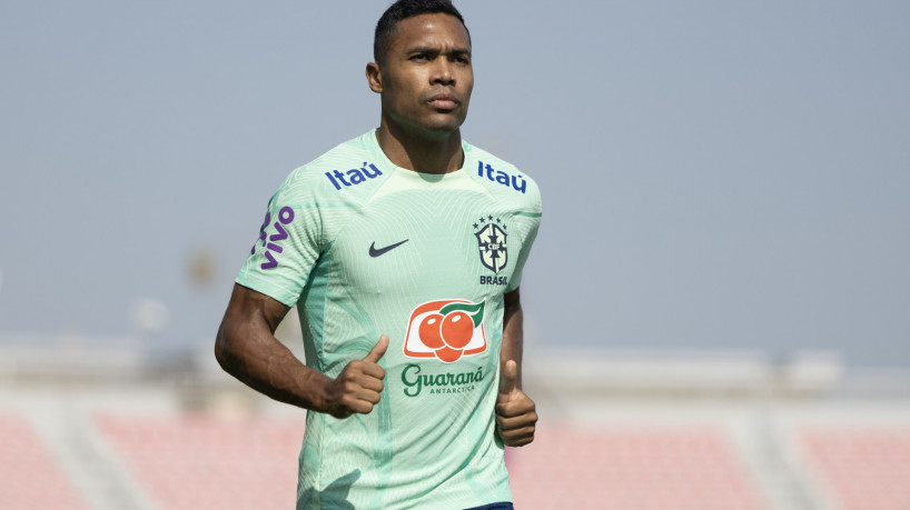 Tite indica que Alex Sandro será desfalque do Brasil contra a Croácia