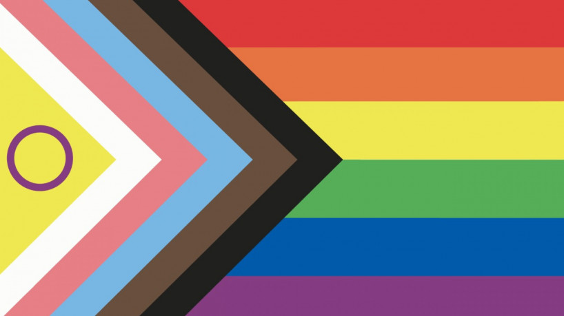Nova bandeira LGBTQIA+ inclui símbolos trans, intersexo e antirracista