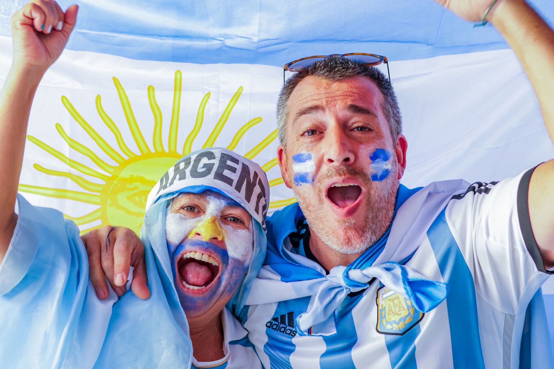 O choro do alívio: argentinos se reúnem em bar de Fortaleza para ...
