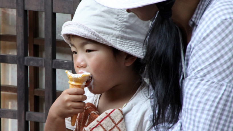 Japão oferece dinheiro para aumentar a natalidade no país