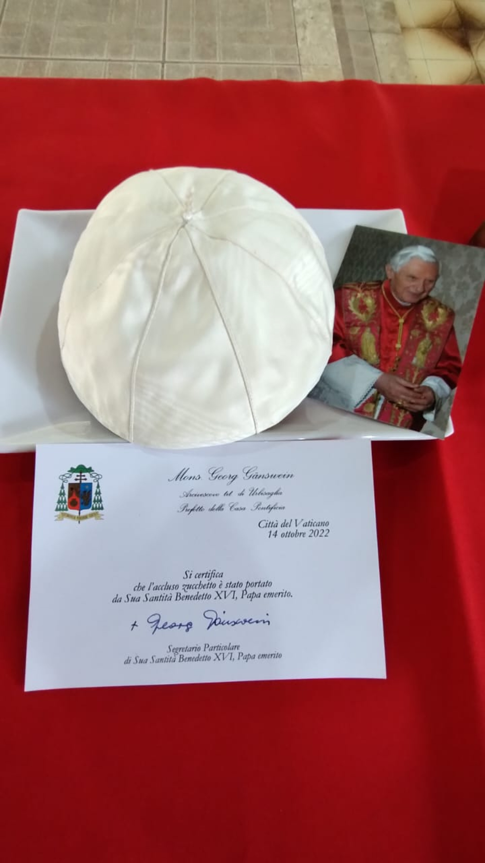 "Uma emoção enorme", diz padre cearense que recebeu solidéu usado por ...