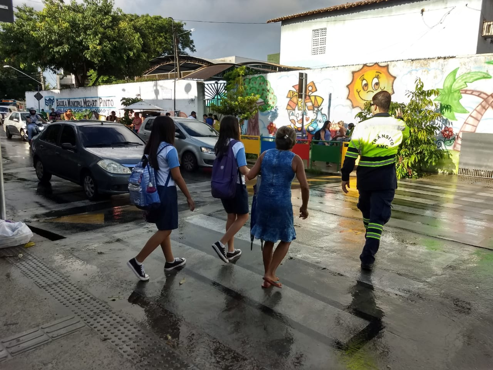 Com a volta às aulas, fluxo de trânsito de Fortaleza cresce 15%, diz ...