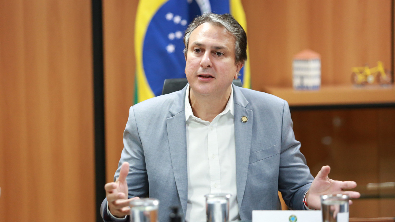 O abacaxi é maior do que o ovo da Páscoa | Alan Neto | OPOVO+