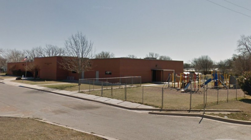 EUA: estudante encontra arma em banheiro de escola