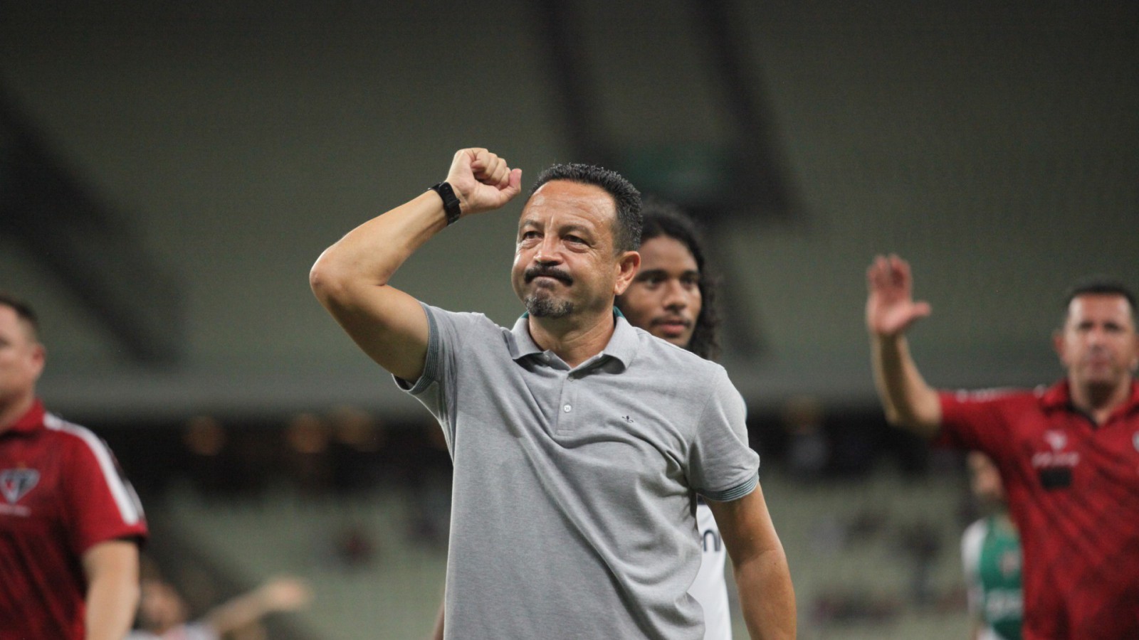 Paulinho Kobayashi, técnico do Ferroviário, na Cadeira Elétrica do Trem ...