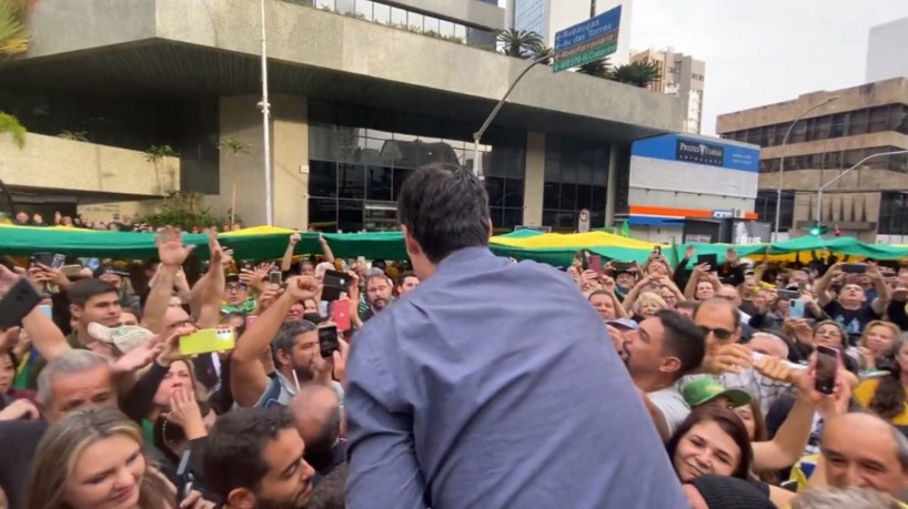 Deltan Dallagnol se diz perseguido, em ato de apoio do MBL em Curitiba