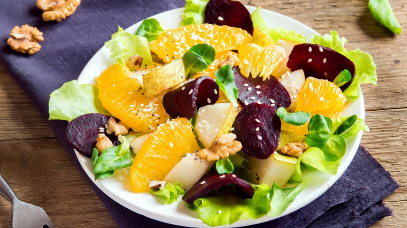 5 receitas de saladas leves e práticas para o dia a dia