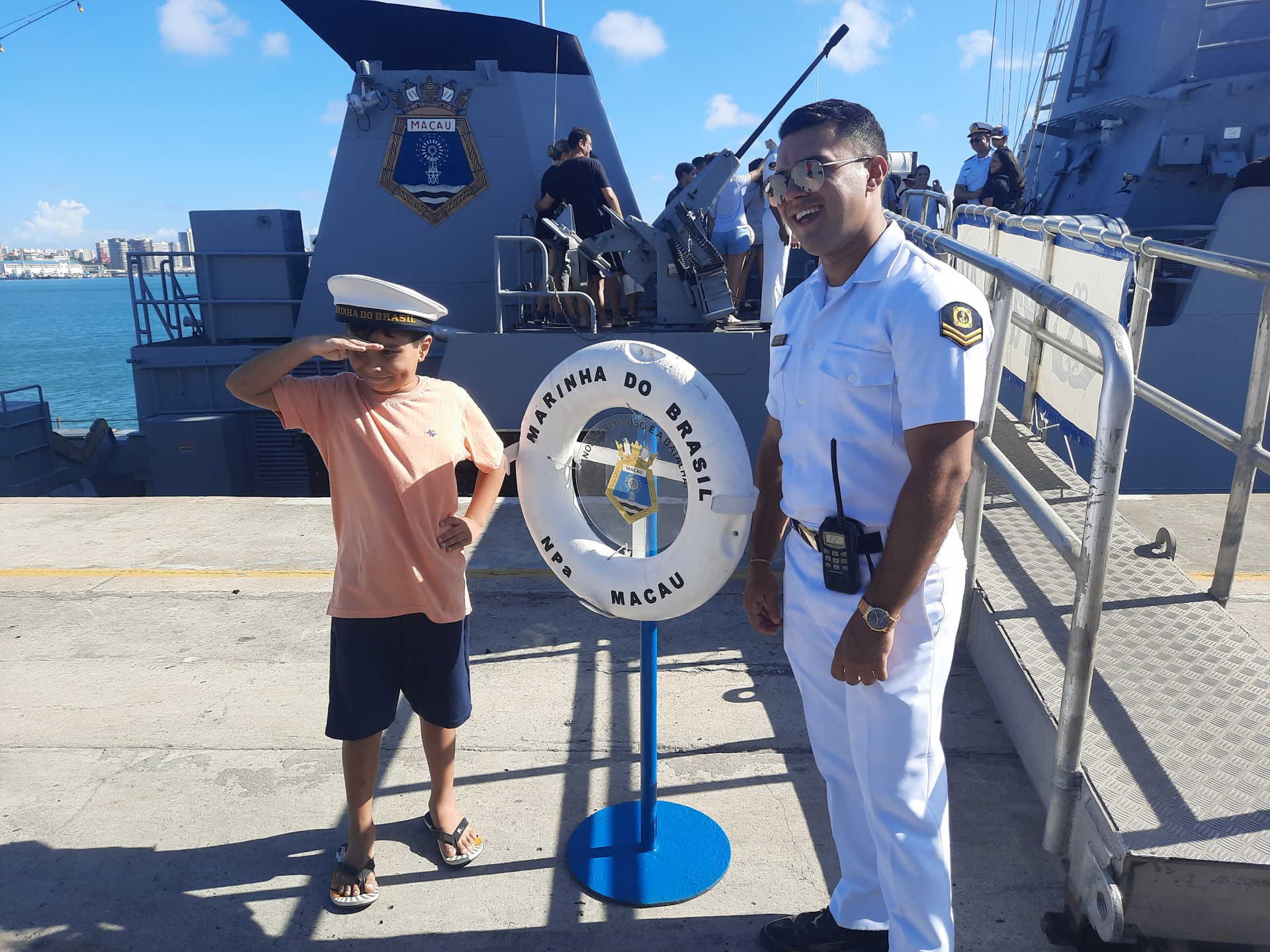 Visitação aberta ao navio-patrulha Macau leva multidão ao Cais do Porto ...