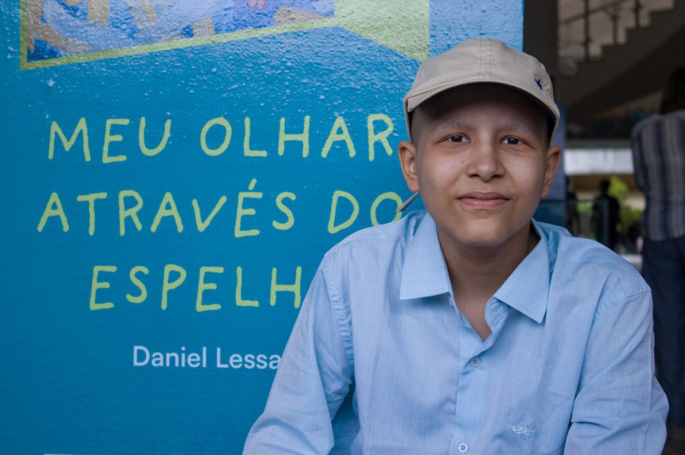 Em tratamento contra câncer, adolescente expõe desenhos na Unifor ...