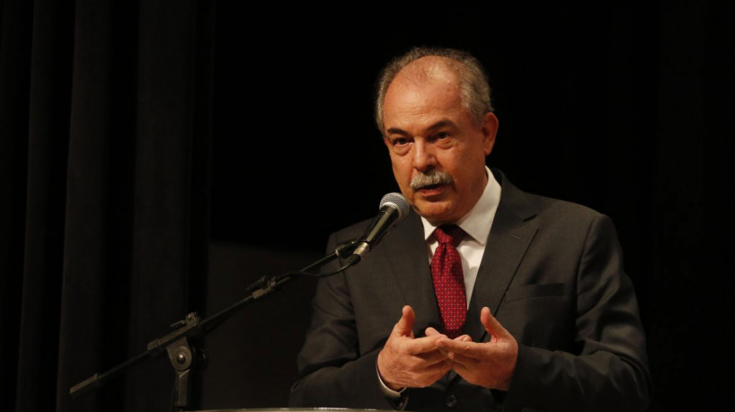 Juro é obstáculo para função social do BNDES, afirma Mercadante