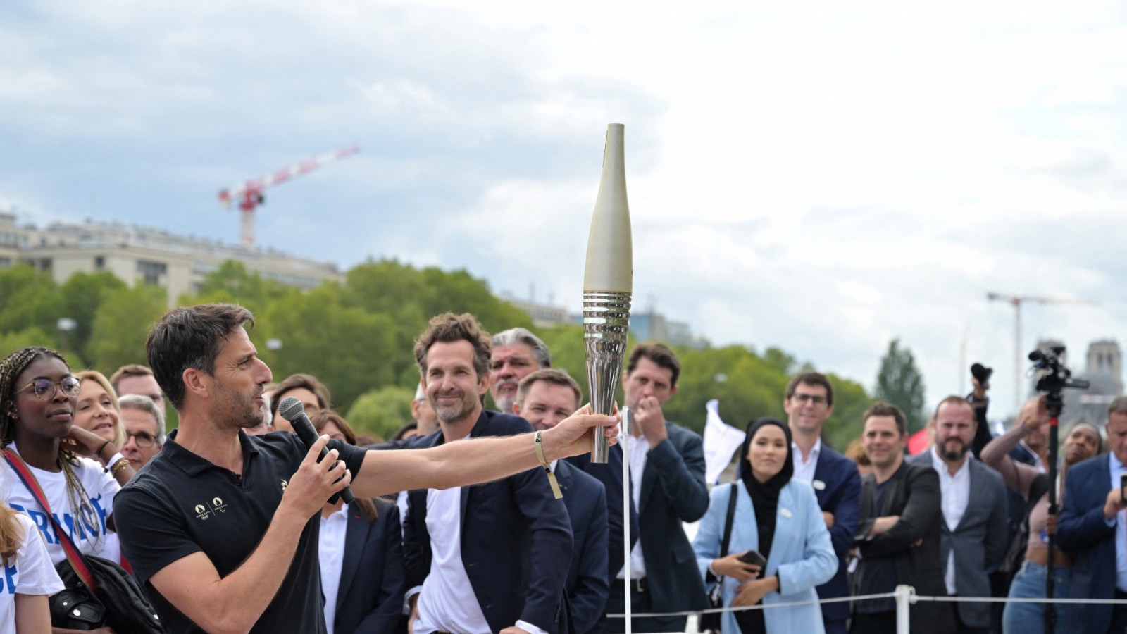 Comitê organizador revela design da tocha olímpica dos Jogos de Paris ...