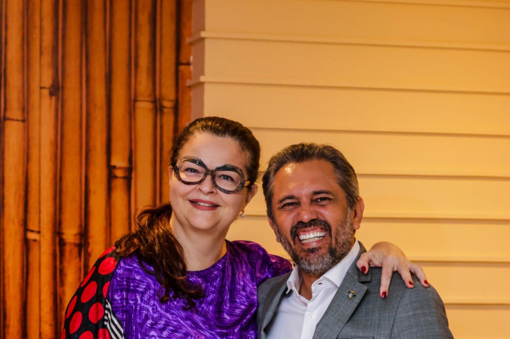 A "new Barbie" despreza o Ken, mas se aparecer um... | Clóvis Holanda ...