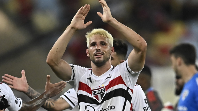 Calleri brilha, São Paulo vence Corinthians e abre 9 pontos do Z4 do ...