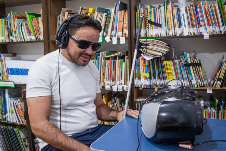 Projeto Livro Falado promove acesso de pessoas cegas à leitura | Vida & Arte | OPOVO+