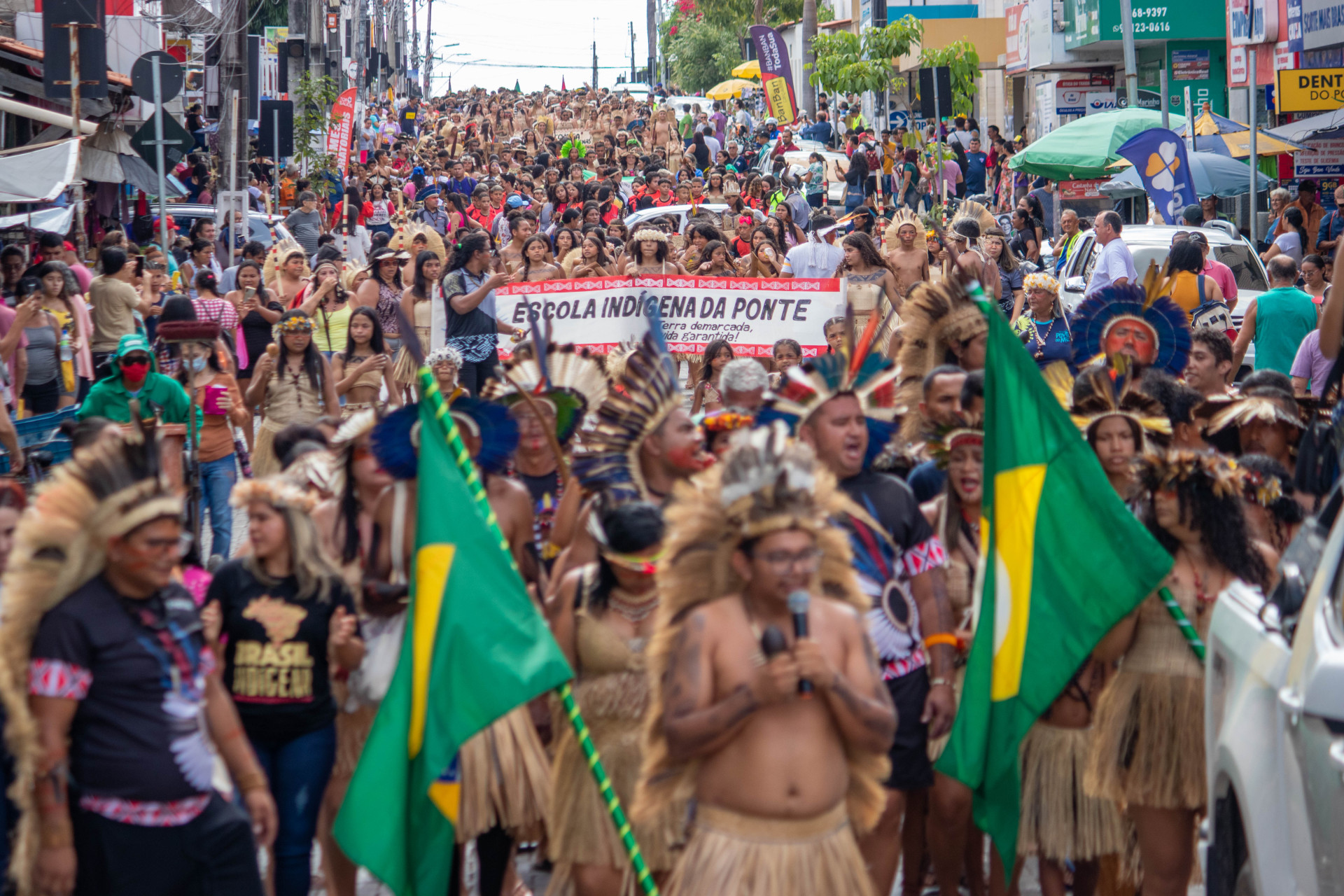 Indígenas ocupam ruas de Caucaia em marcha de homenagem ao Dia do Povo ...