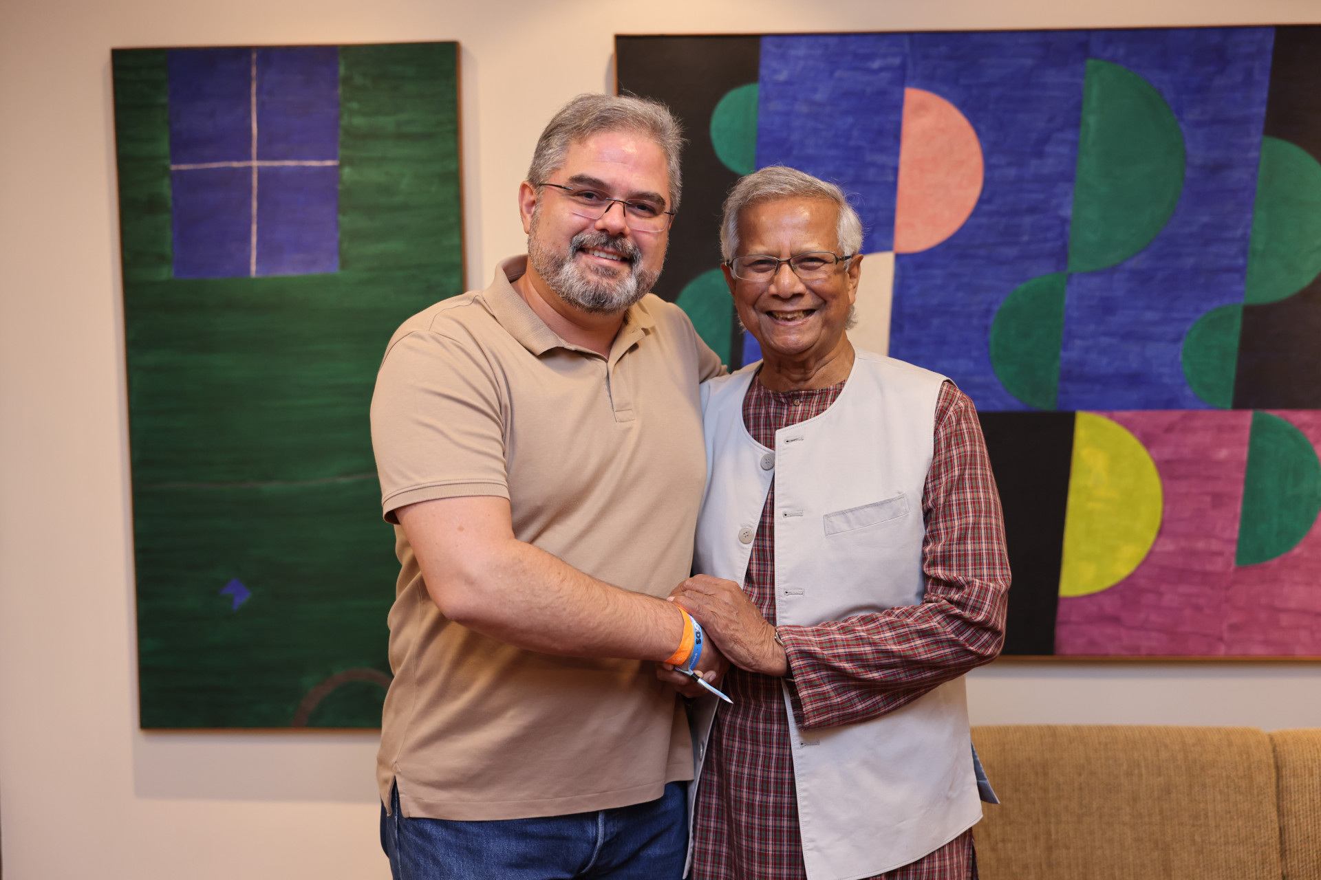 Conde Drácula nem veio esse ano, mandou lembranças... | Clóvis Holanda ...