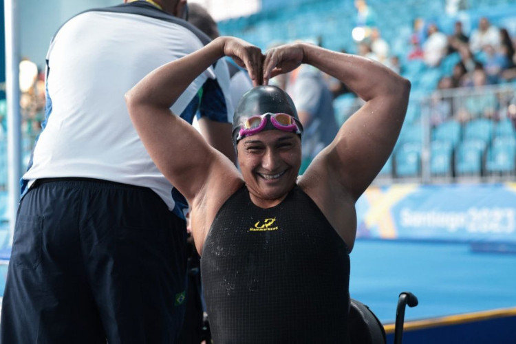 Nadadora Patrícia Santos fatura primeiro ouro do Brasil no Parapan