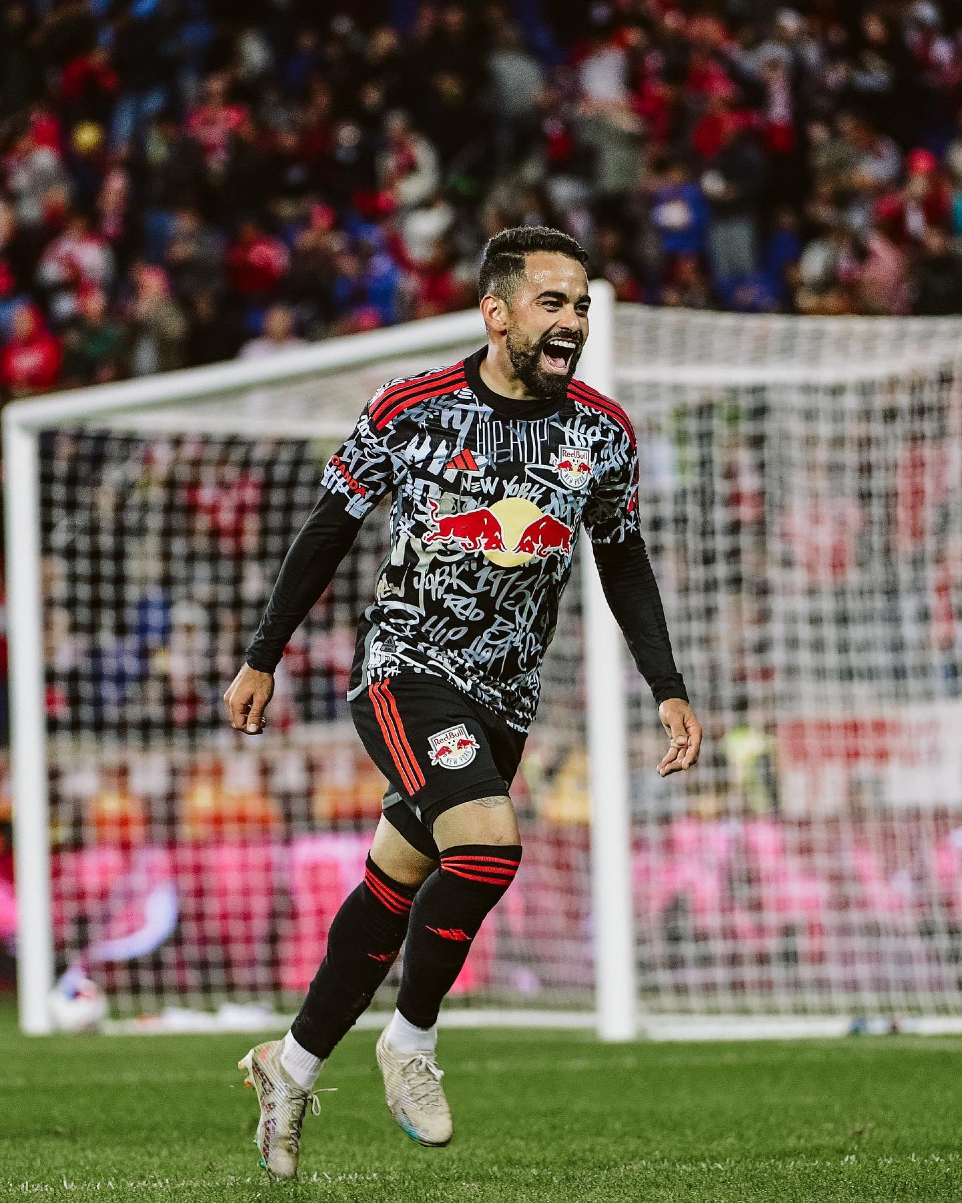 Fortaleza amplia radar em busca por meia e negocia com Luquinhas, do NY ...