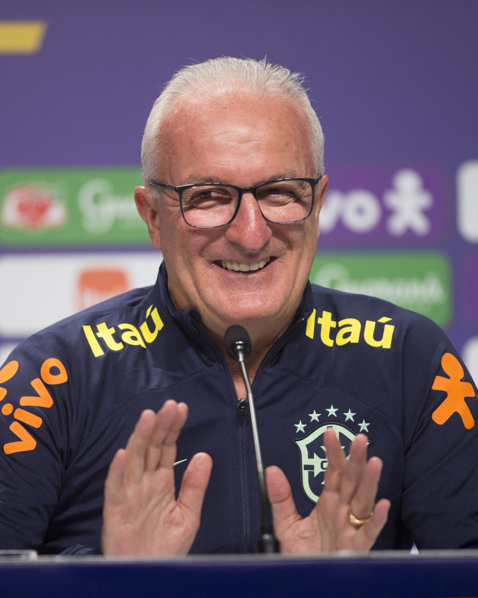 Apresentado, Dorival alerta que jogador "precisa entender o peso da ...