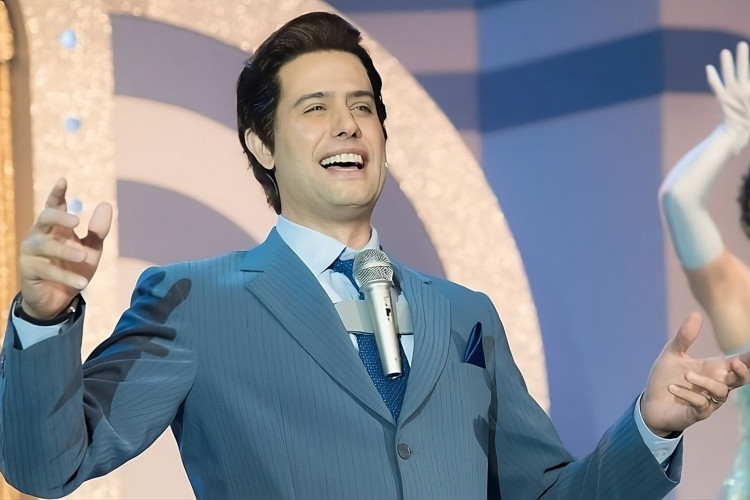 Musical de Silvio Santos é imersivo e sagaz ao fazer críticas