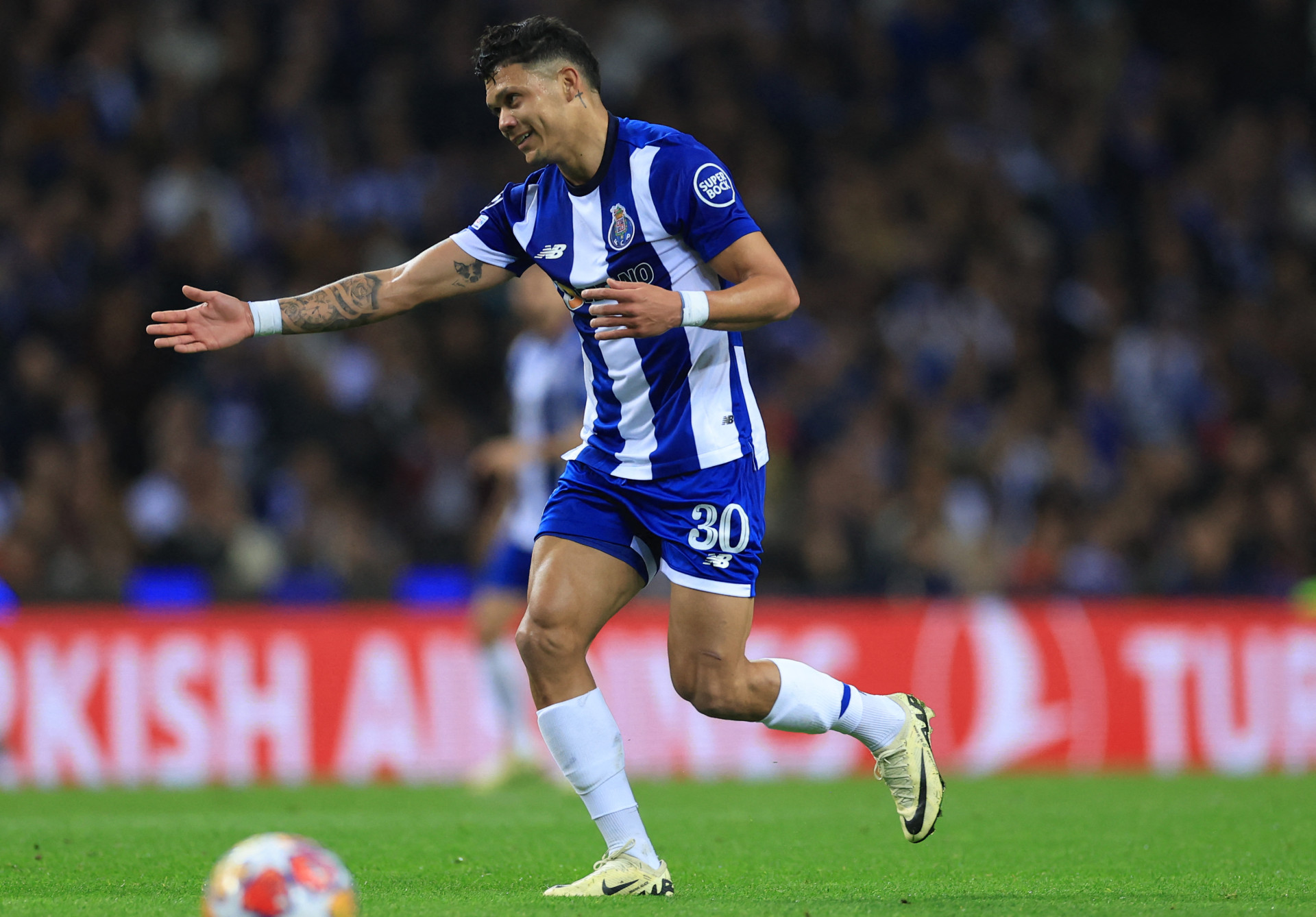 Morte da mãe, seleção e artilheiro do Porto: a trajetória do atacante ...